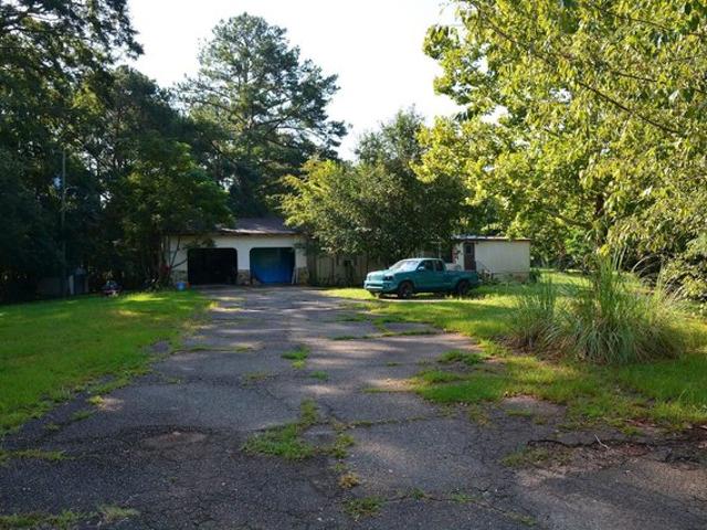 118 Thunder Rd, Hawkinsville, GA 31036