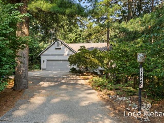 11940 Lakeshore Ave, Grand Haven, MI 49417