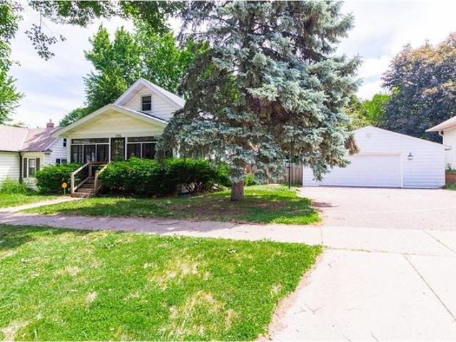 1194 Farrington St, Saint Paul, MN 55117