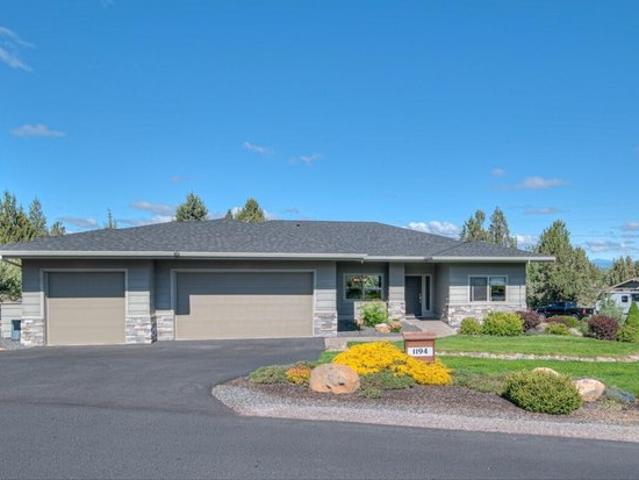 1194 Highland View Loop, Redmond, OR 97756