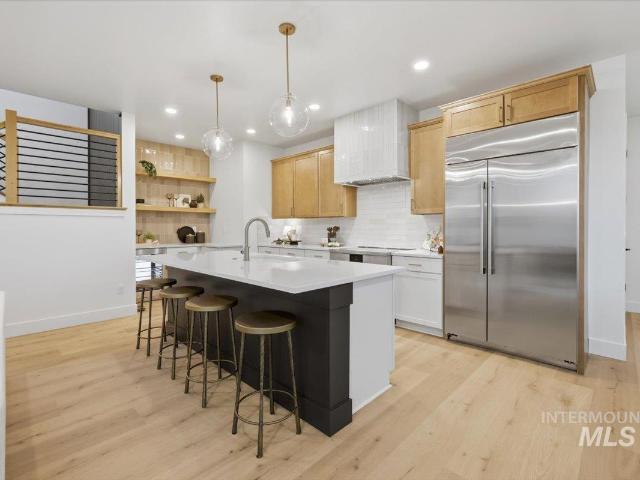 1194 S Papuan Way