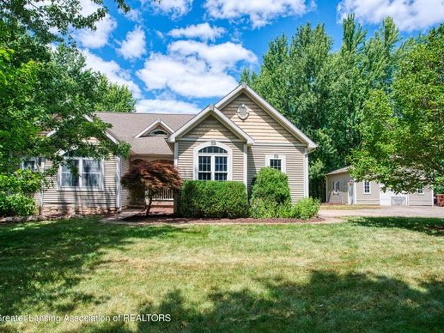 11953 Valdo Dr, Eaton Rapids, MI 48827