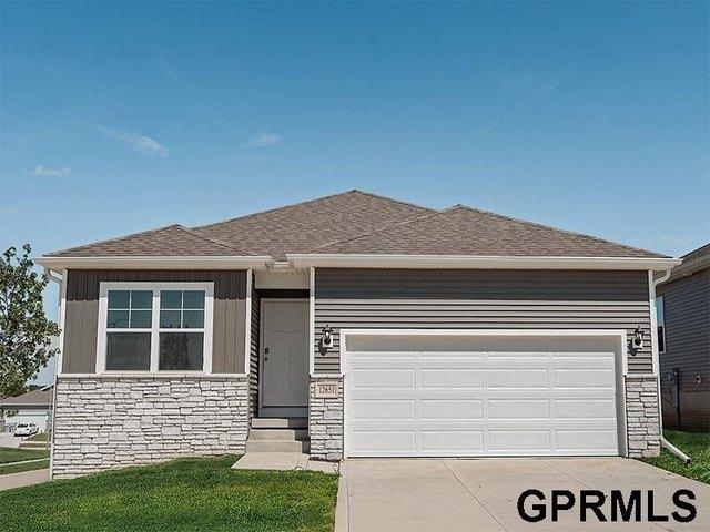 11951 S 114th Ave, Papillion, NE 68046