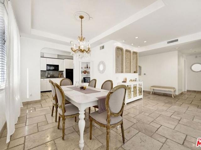 11952 Montana Ave Apt 303, Los Angeles, CA 90049