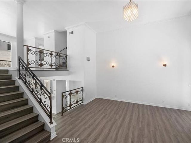 11954 Mayfield Ave Apt 3, Los Angeles, CA 90049
