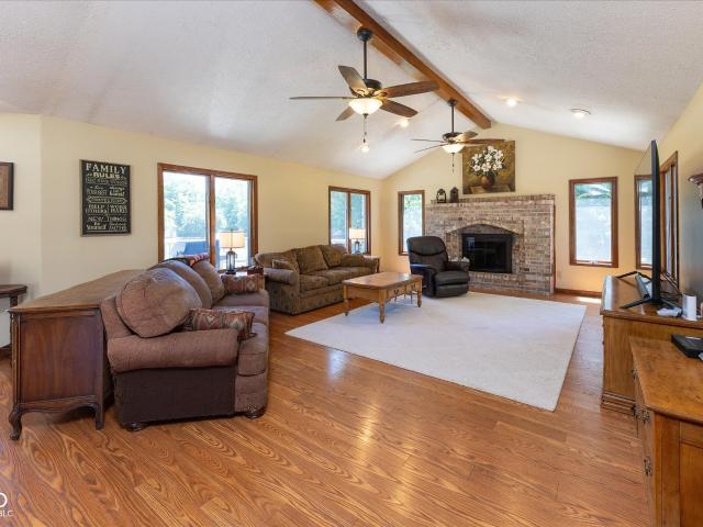 1195 N County Road 600 E