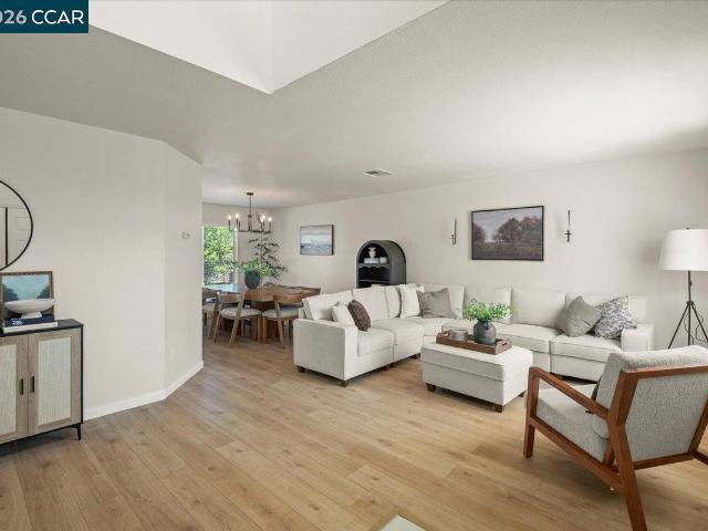 1195 Oak Haven Way