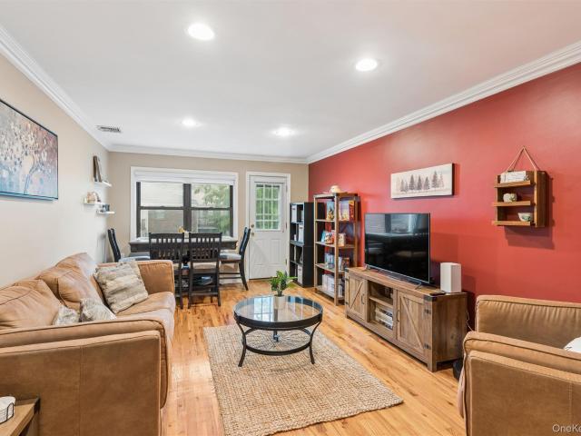 1195 E Broadway L21