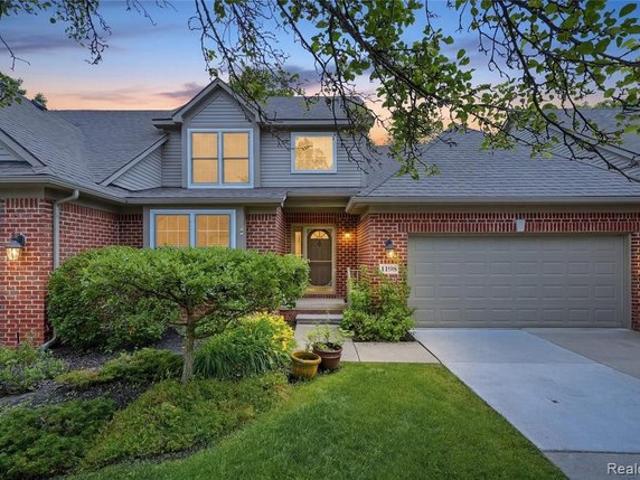 1195 Wind Chime Dr, Waterford Township, MI 48327