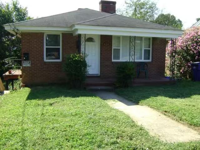 $1195. 3 Bedroom 1 Bathroom Apartment In Raleigh close to do.