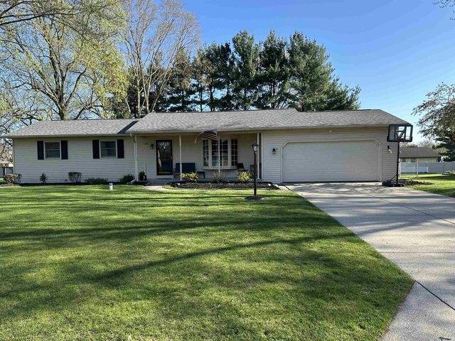 11966 Bluebonnet Ln, Granger, IN 46530