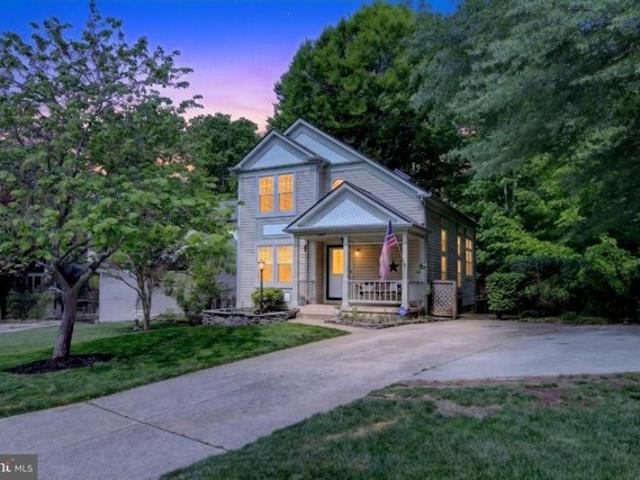 11969 Holly View Dr, Woodbridge, VA 22192