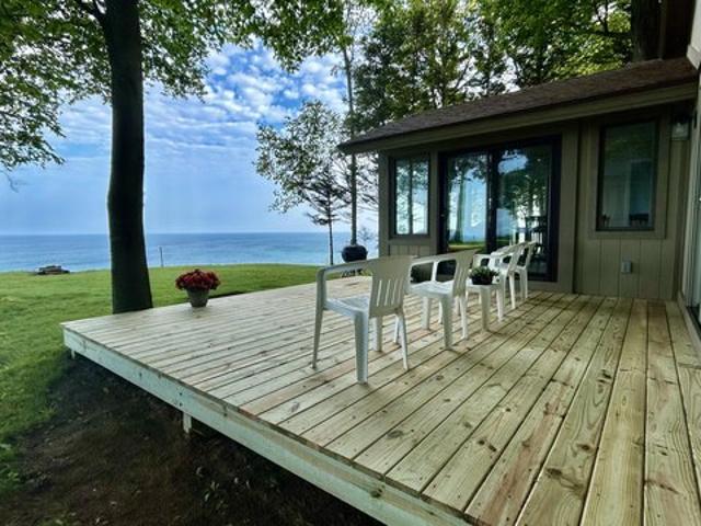 1196 Cherry Dr, South Haven, MI 49090