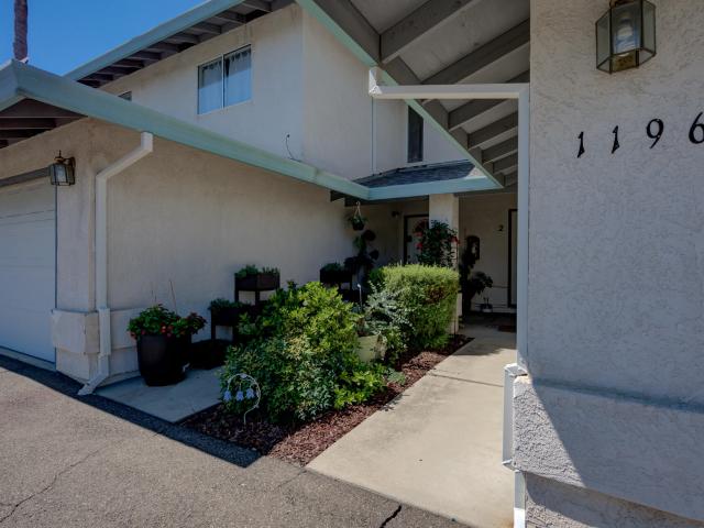 1196 Lancers Lane