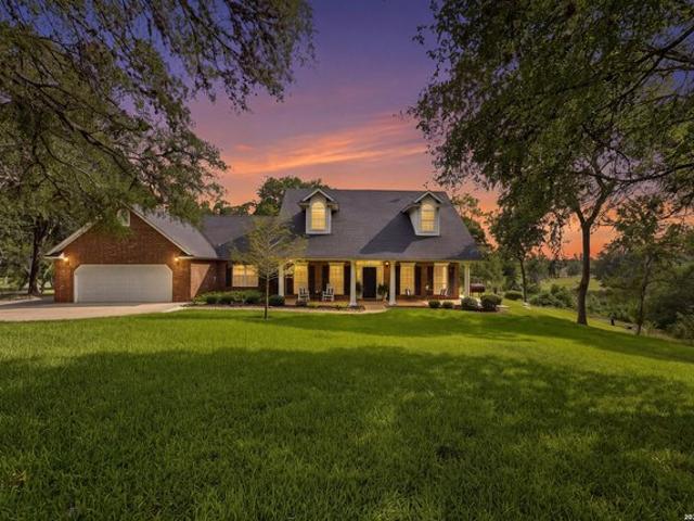 1196 Loch Ln, Seguin, TX 78155