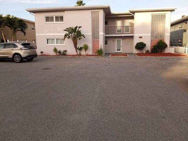11975 3rd St E #4, Treasure Island, FL 33706