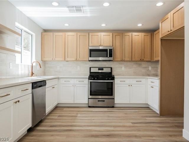 11978 Camden Brook St, Las Vegas, NV 89183