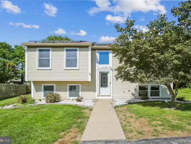 1197 AVONDALE CT, FREDERICK, MD 21702 Single Family Residence.