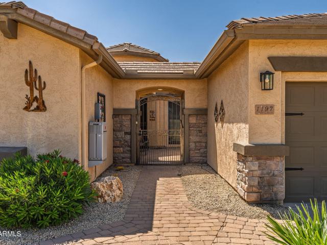 1197 w desert lily drive