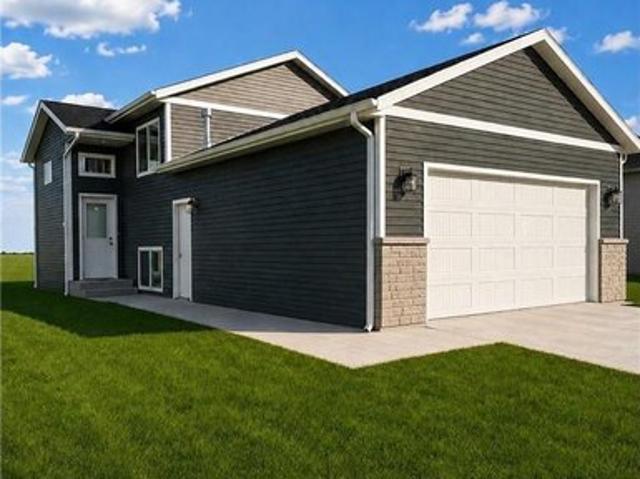 1198 Meadowlark Ln S, Casselton, ND 58012