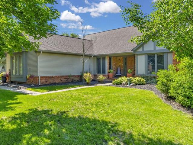 1198 Ridgeview Cir, Lake Orion, MI 48362