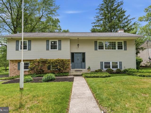 1198 Strathmann Dr, Southampton, PA 18966