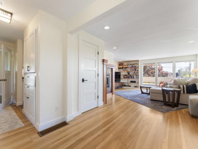 1198 winsor ave