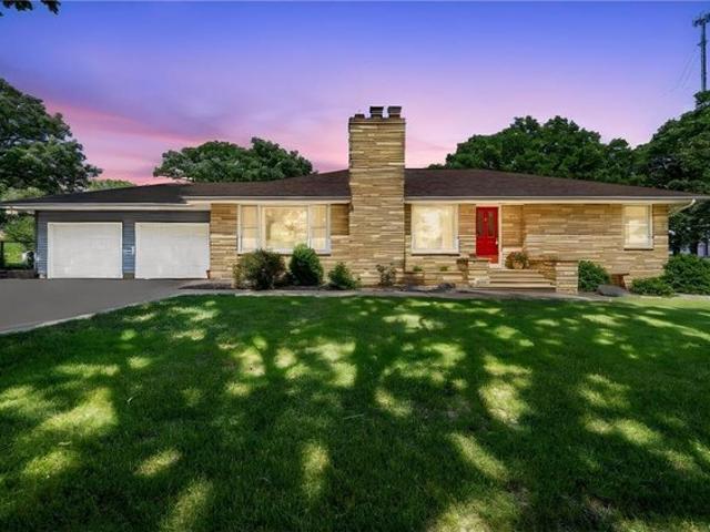 11990 th Ave, Blue Earth, MN 56013