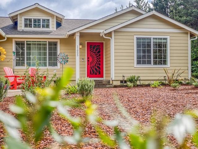 11995 NW Thompson St, Seal Rock, OR 97376