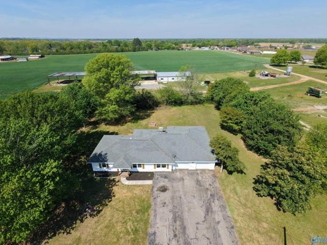 1199 Walker Ln, New Market, AL 35761