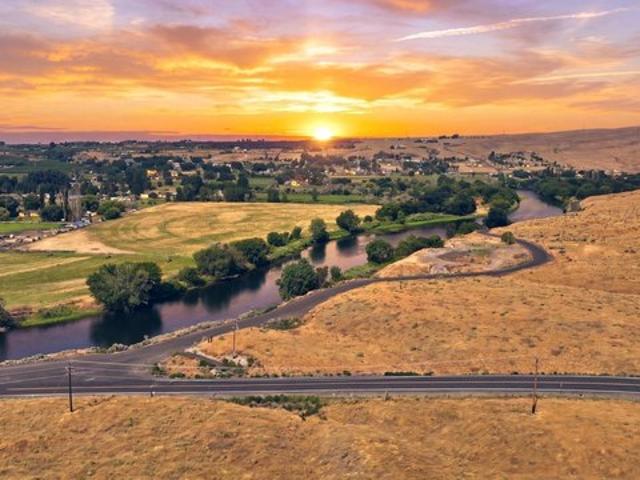 11903 E Ruppert Rd, Benton City, WA 99320