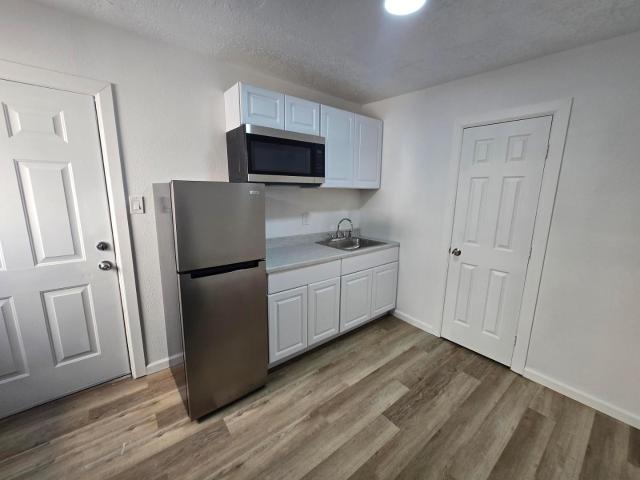 11900 Indian School Rd NE # Apt A