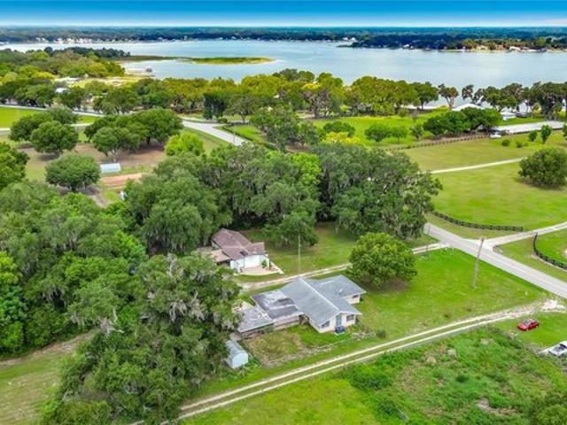 11900 SE Sunset Harbor Rd, Weirsdale, FL 32195
