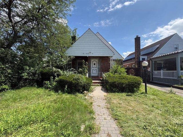 11901 rd St, Cambria Heights, NY 11411