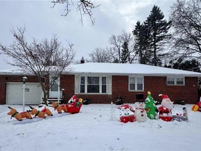 11907 Glamer Dr, Parma, OH 44130