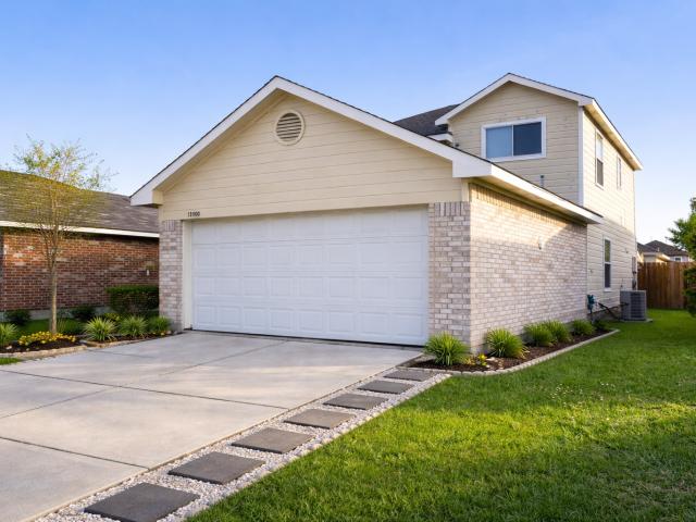 11906 Kewalo Basin Ln, Houston, TX 77034 | MLS #20577 | Compass