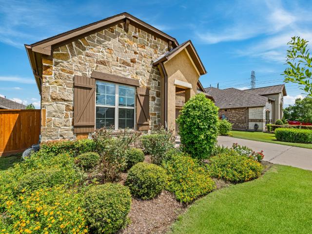 11906 Peonia Lane