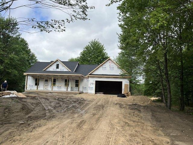 11909 Long Lake Dr NW, Sparta, MI 49345