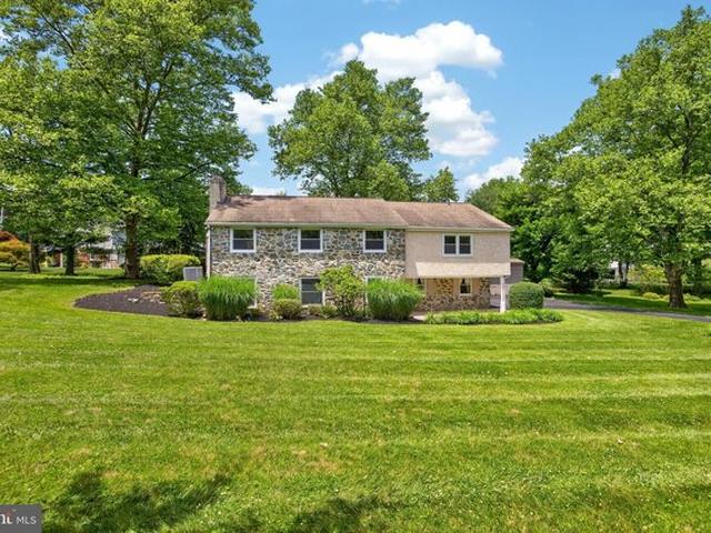 1190 Beaumont Rd, Berwyn, PA 19312