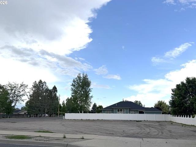 1190 F St, Baker City, OR 97814