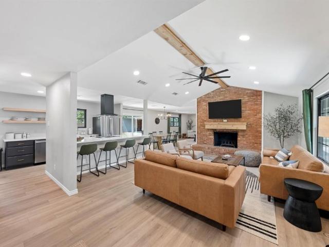 1190 Greenwood Lane