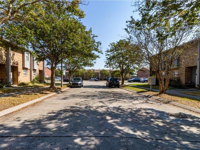 1190 Lakeland Court