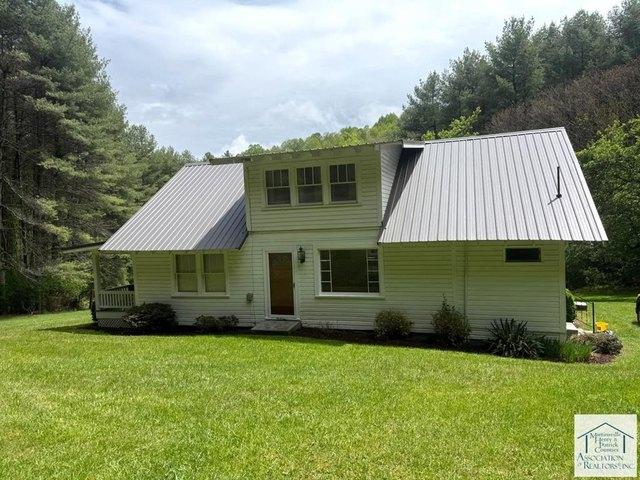 1190 Sutphintown Rd, Dugspur, VA 24325