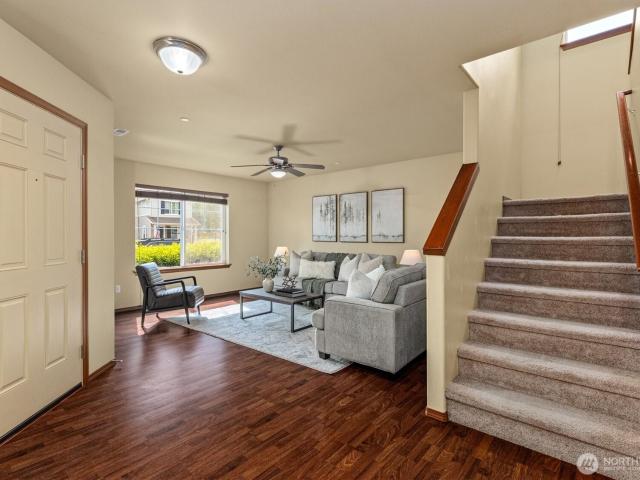1190 Swan Loop