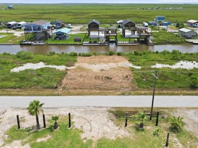 1190 Van Sant, Gilchrist, TX 77617