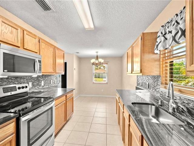 1190 12th Ct SW, Vero Beach, FL 32962