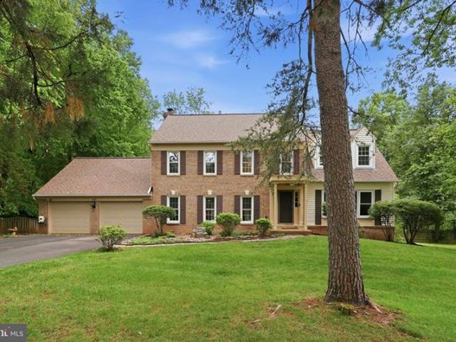 11913 Holly Spring Dr, Great Falls, VA 22066