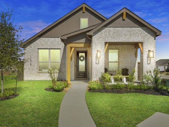 11915 S Pavillion Dr, Mont Belvieu, TX 77523