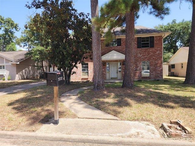 11918 Holly Stone Dr, Houston, TX 77070