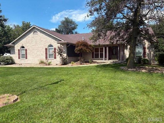 11919 Westwood Ln, Highland, IL 62249